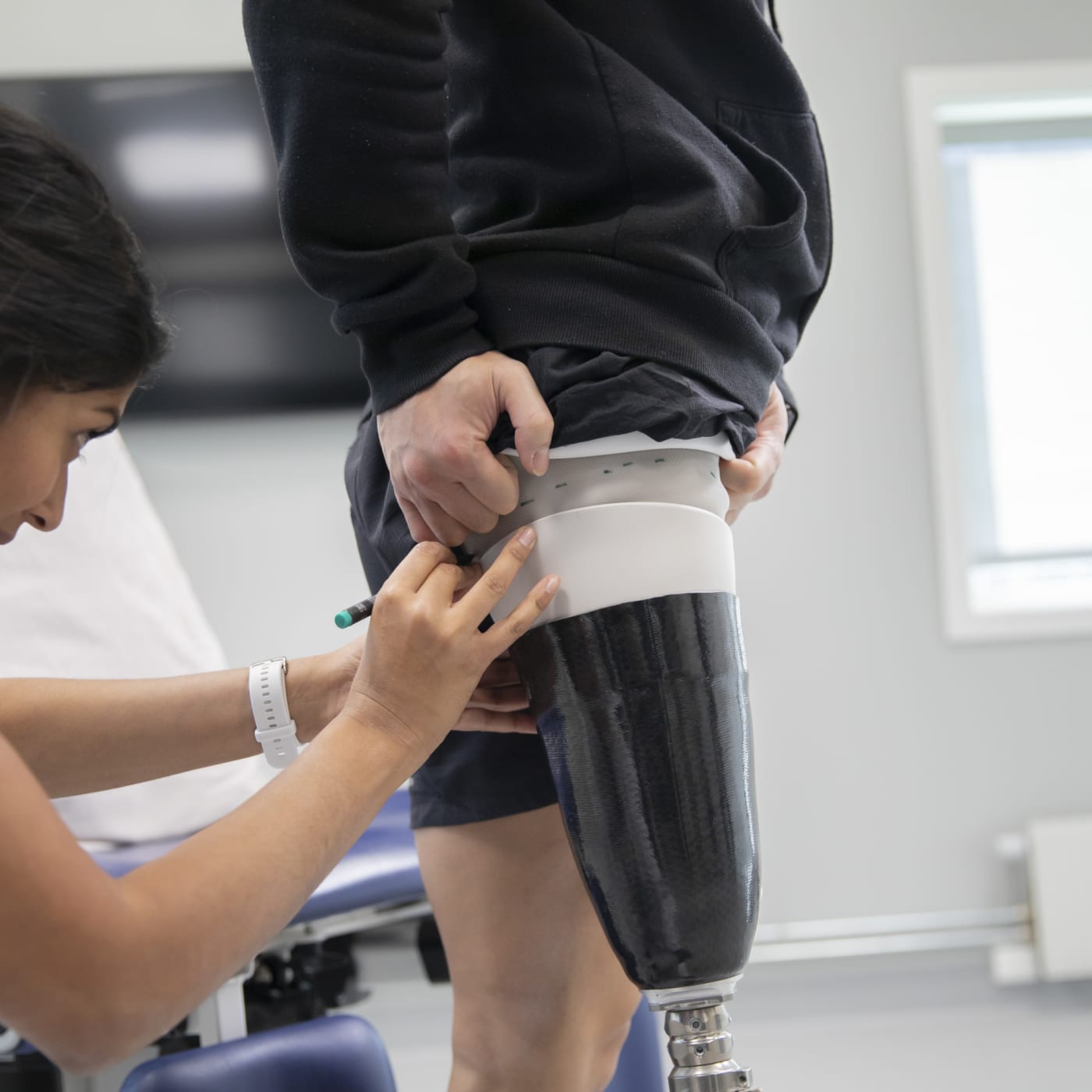 Prothèses de jambe faible activité | Marchez en toute sécurité